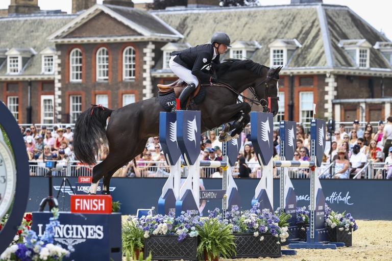 SEAN MONOGHAN SECURES CSI2* HYDE PARK STABLES TROPHY IN LONDON DEBUT